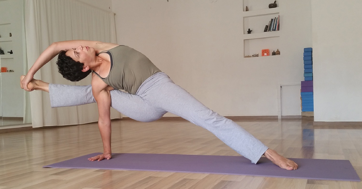 Keep the Body Radiant with Amazing Yoga Moves - Health and Beauty Makeup