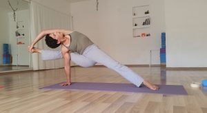 Keep the Body Radiant with Amazing Yoga Moves - Health and Beauty Makeup